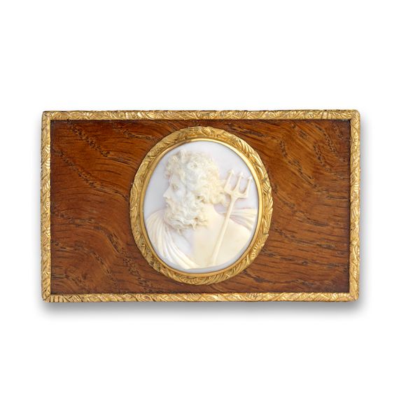 Bonhams : An early 19th century mounted wood and shell cameo snuff box ...