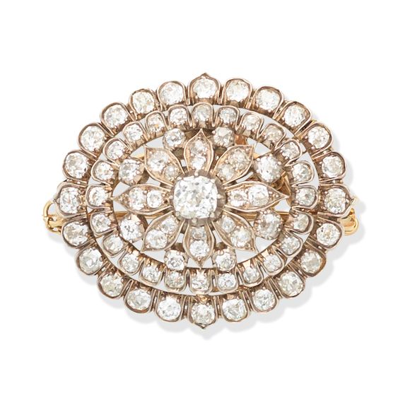 Bonhams : DIAMOND-SET BROOCH,
