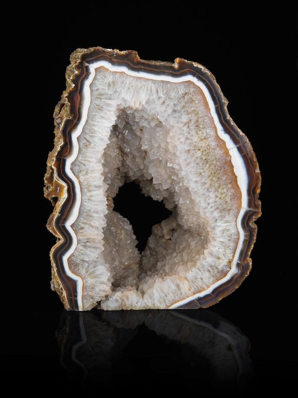 Bonhams : Importante géode d'agate Very Large Agate Geode