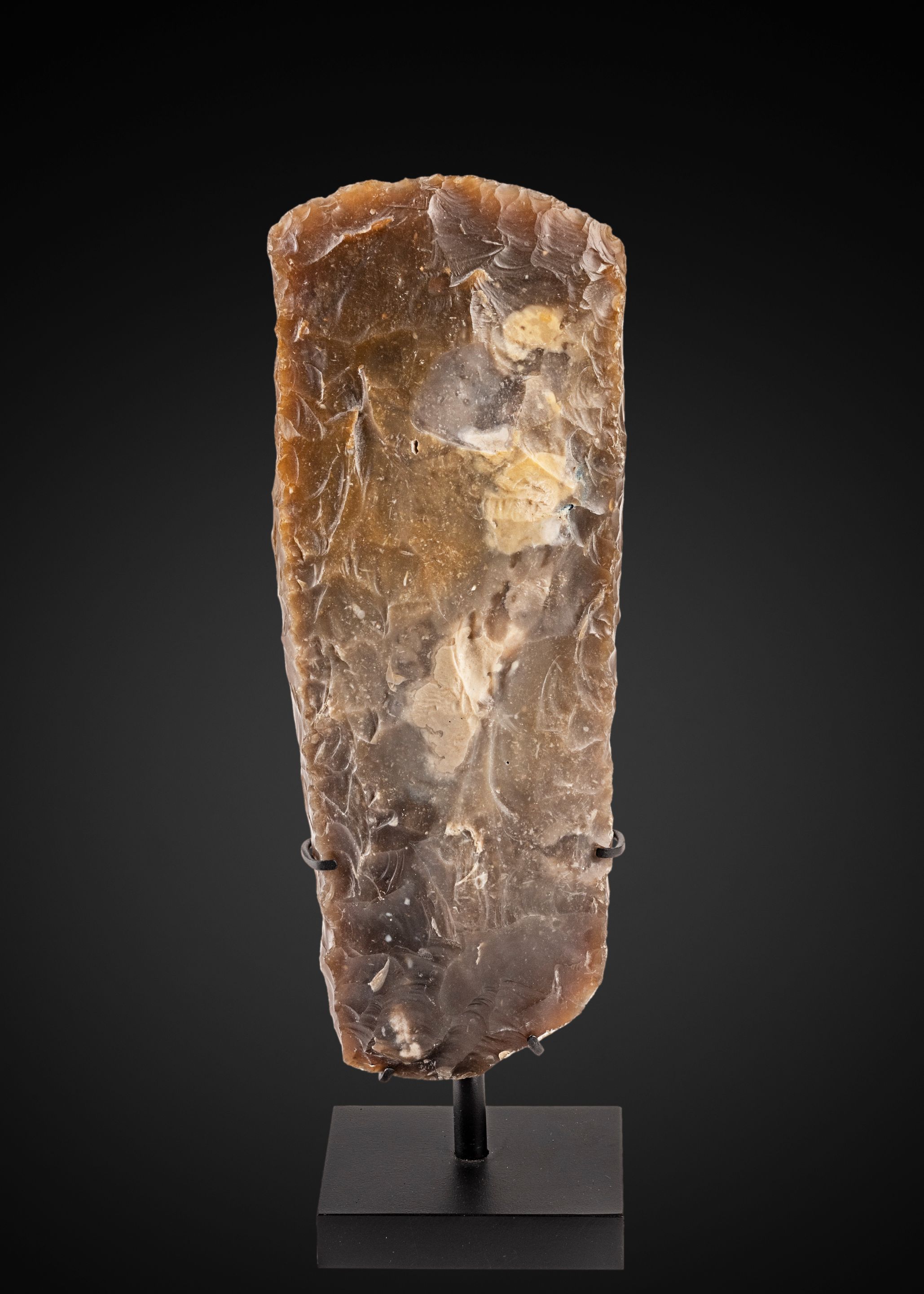 Bonhams : Hache du Néolithique Neolithic Axe