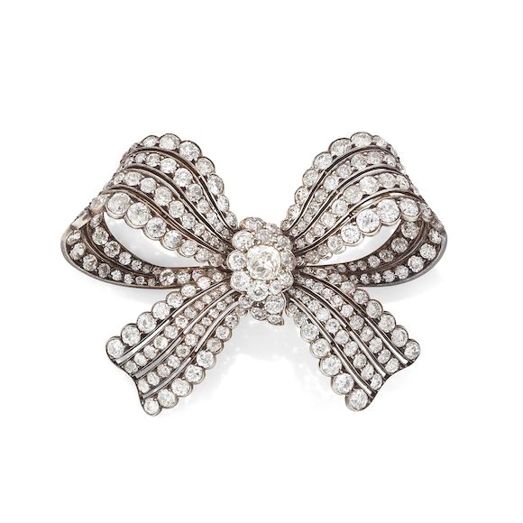 Bonhams : DIAMOND BOW BROOCH, 1ST HALF OF THE 20TH CENTURY