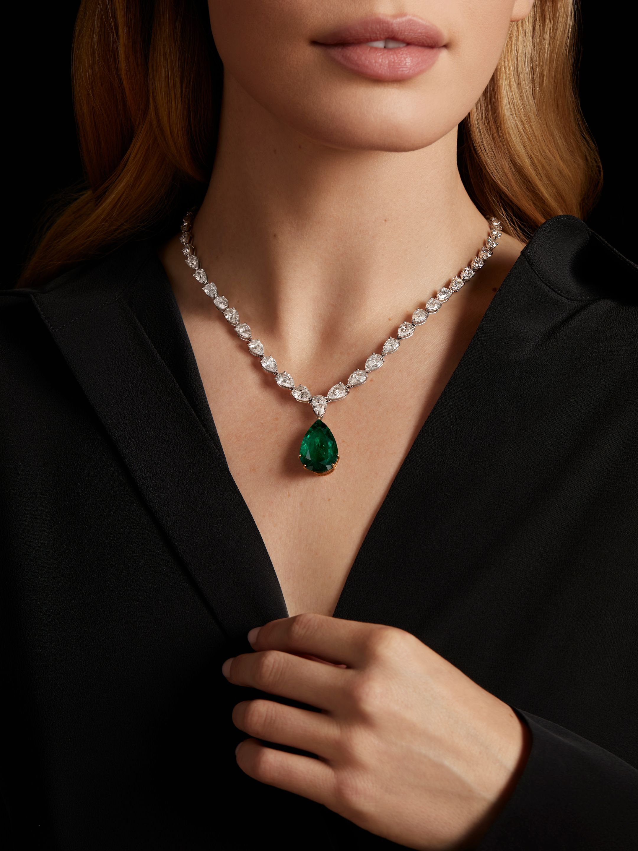 Bonhams : GRAFF EMERALD AND DIAMOND NECKLACE