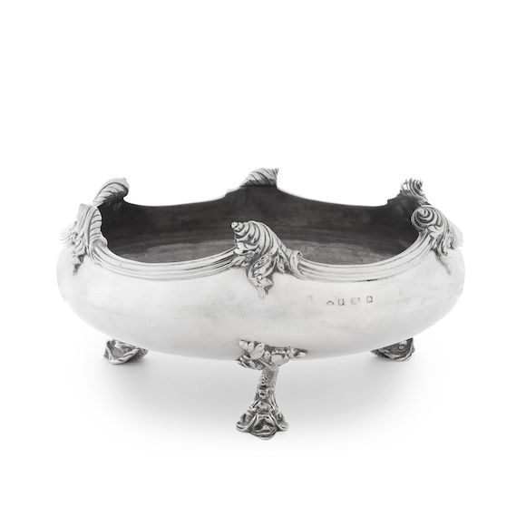 Bonhams : A large silver bowl Adie Bros Ltd, Birmingham 1924