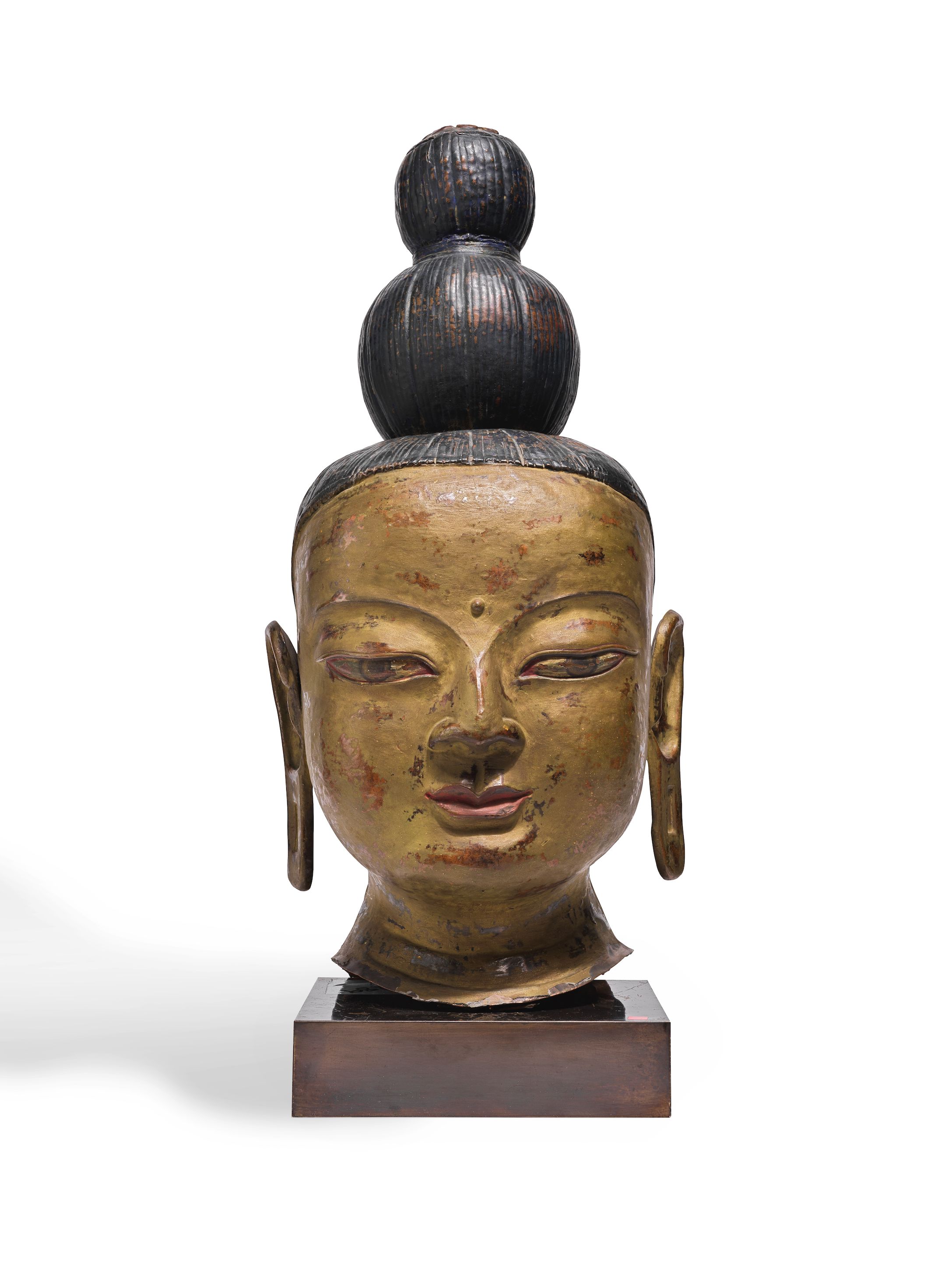 Bonhams Cornette de Saint Cyr : TÊTE DE TARA EN CUIVRE REPOUSSÉ ...