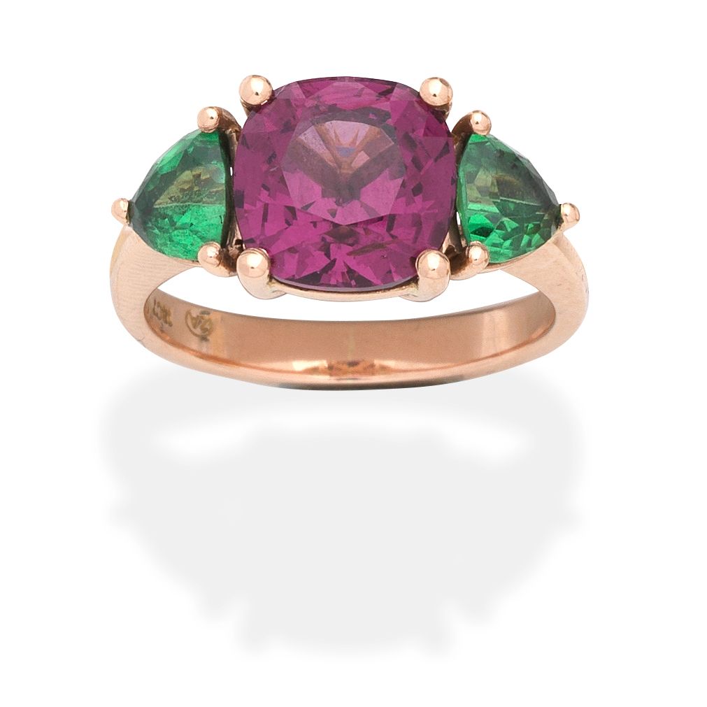 Bonhams : GARNET THREE-STONE RING
