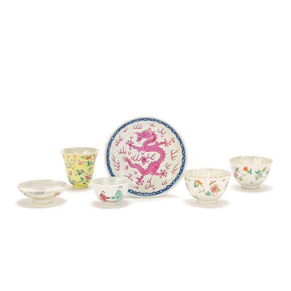 Bonhams : A GROUP OF FAMILLE ROSE WARES 19th century to Republic (6)