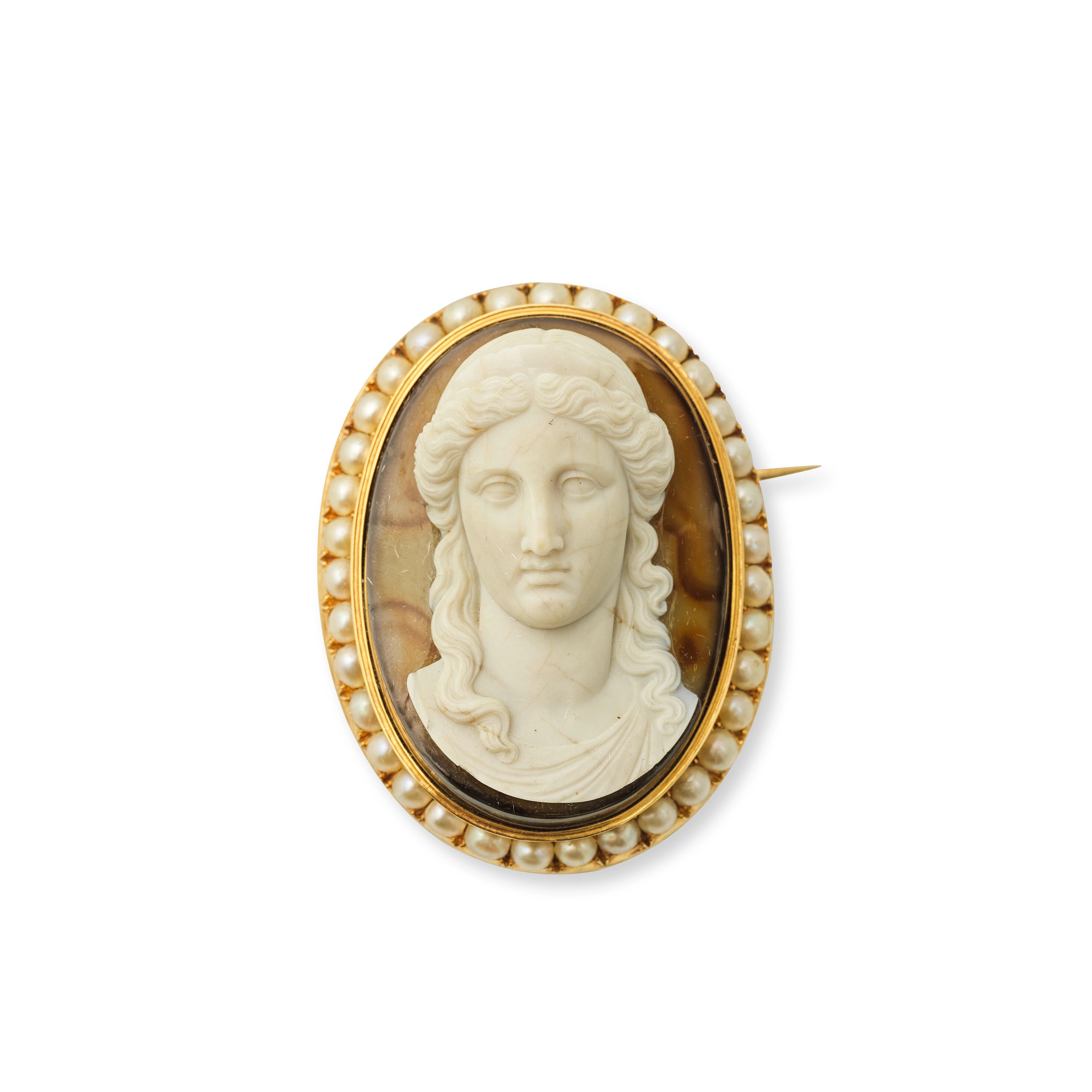 Bonhams Cornette de Saint Cyr : BROCHE CAMEE AGATE, FIN DU 19EME SIECLE