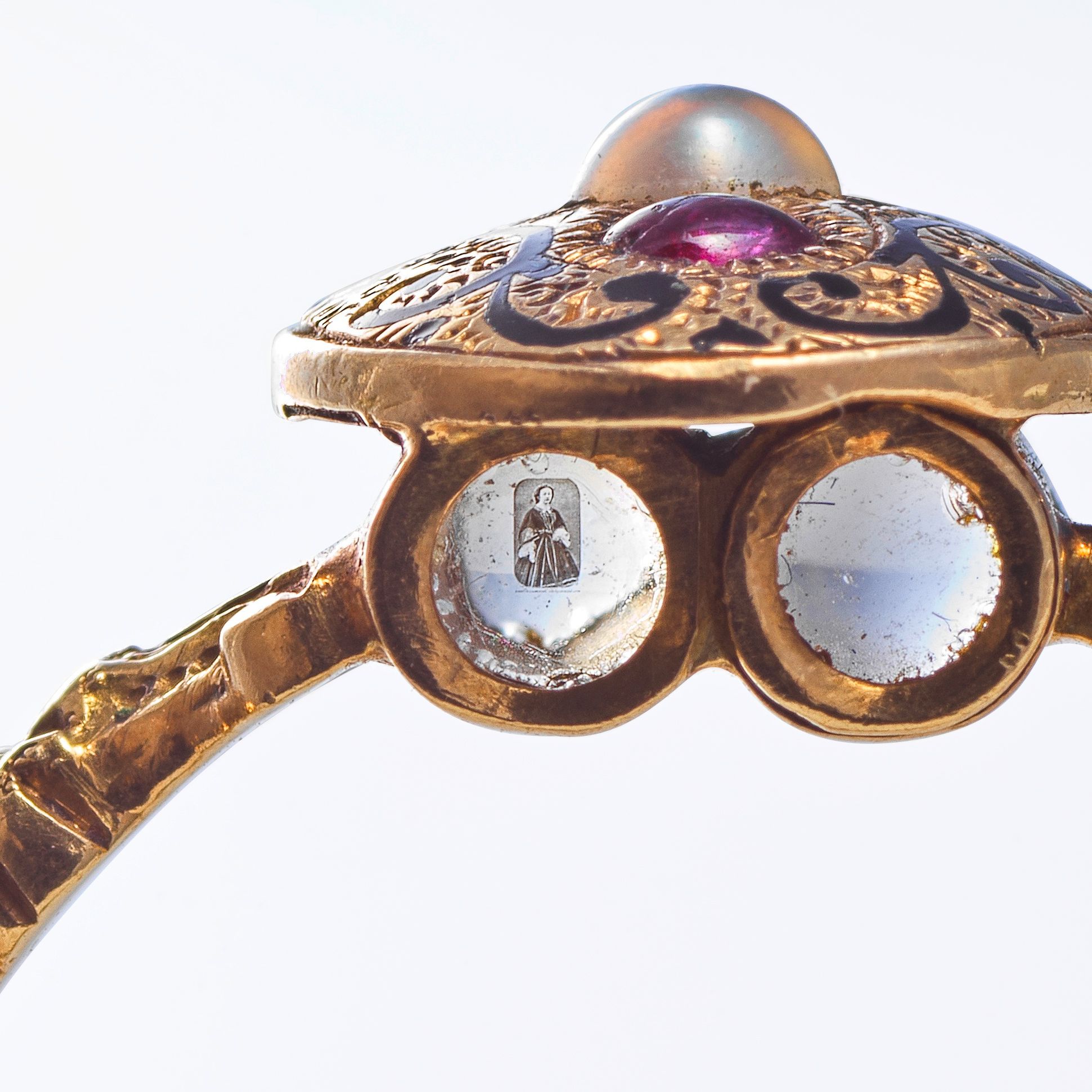 Bonhams Cornette de Saint Cyr : BAGUE MICROPHOTOGRAPHIE, CIRCA 1860