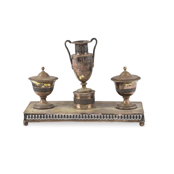 Bonhams Cornette de Saint Cyr : Encrier de table en argent 800/. Italie ...