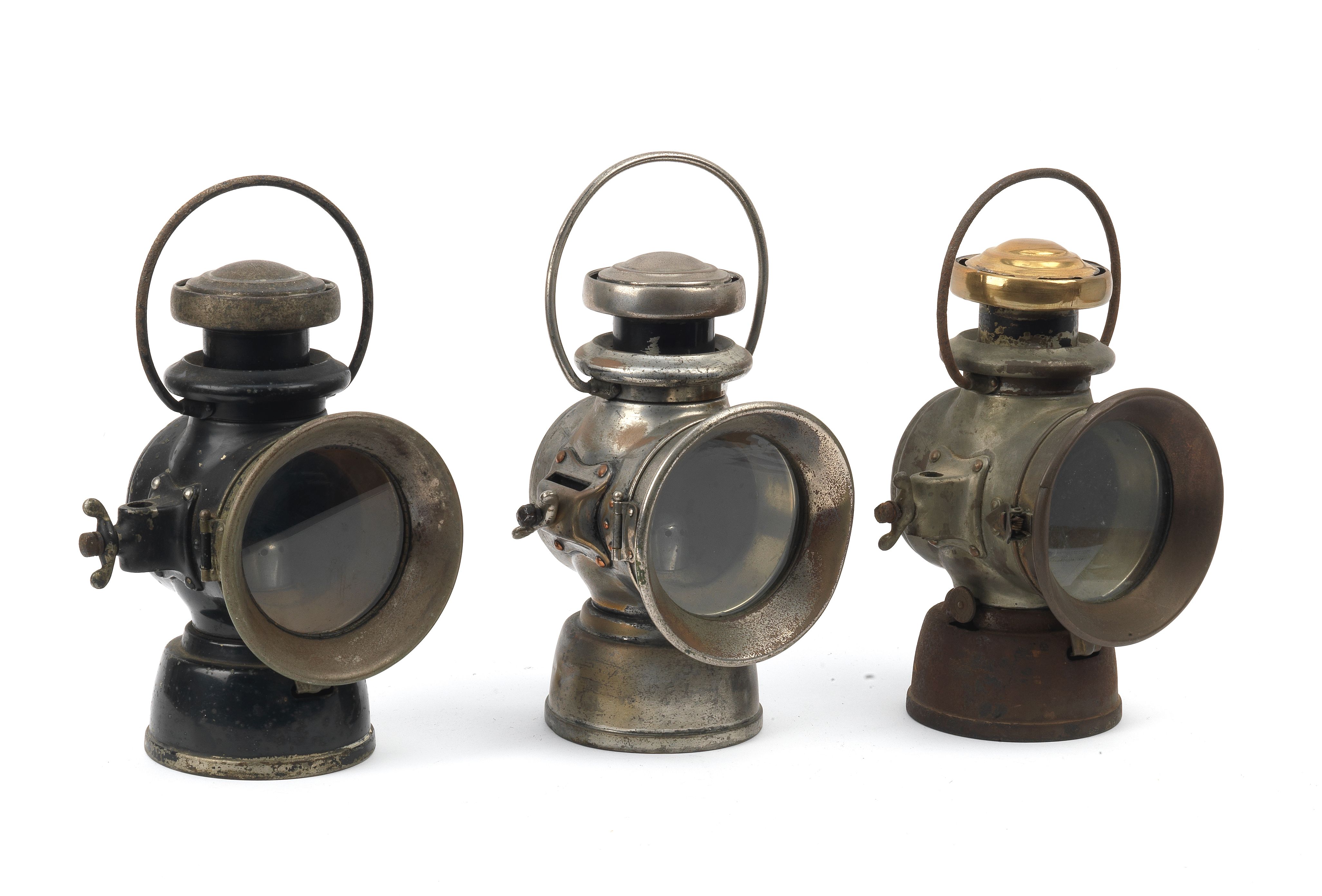 Bonhams Cars : Three Lucas oil-illuminating side-lamps, ((3))