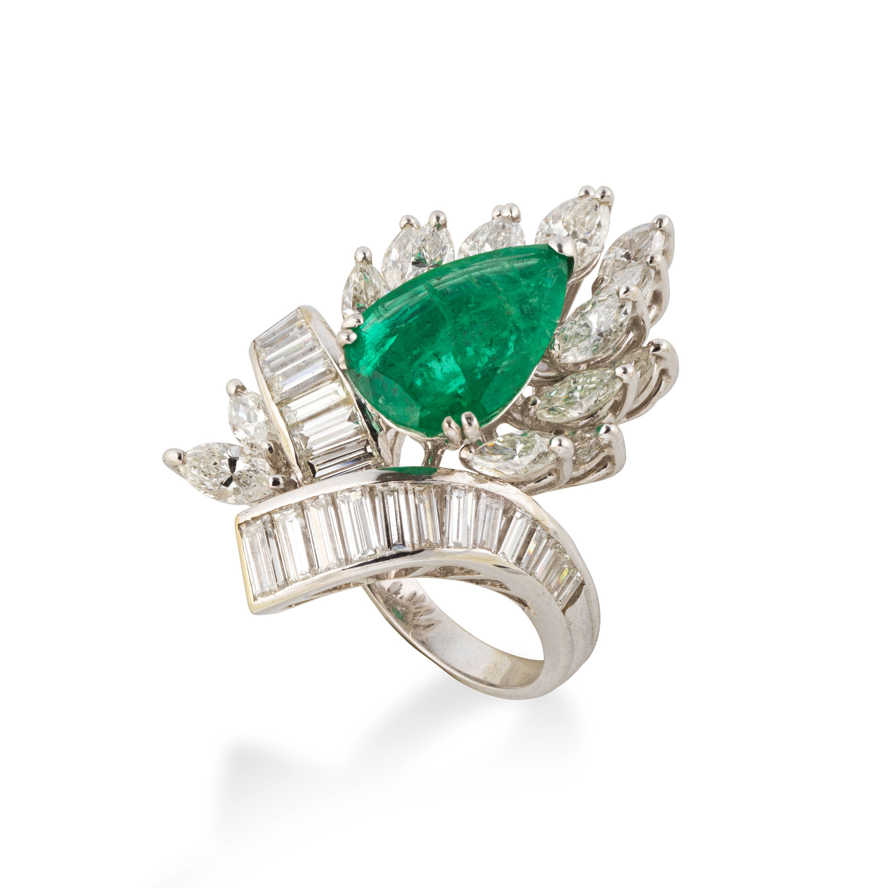 Bonhams Cornette de Saint Cyr : BAGUE ÉMERAUDES ET DIAMANTS