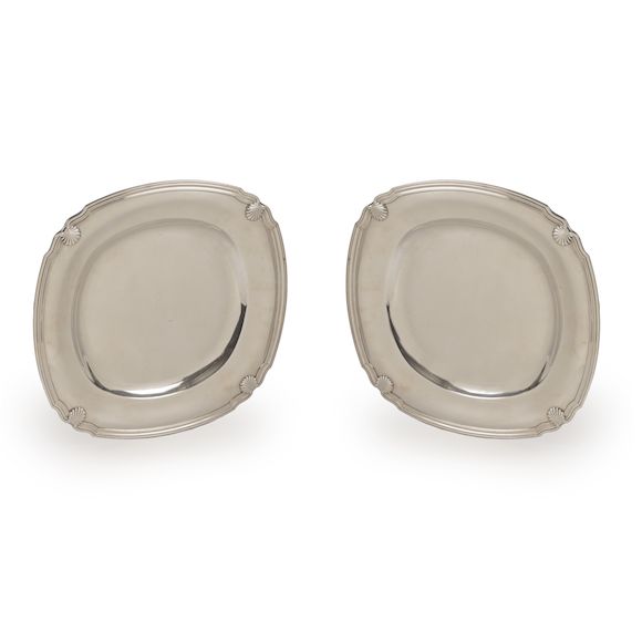 Bonhams Cornette de Saint Cyr : Paire de plats en argent 950°/°°