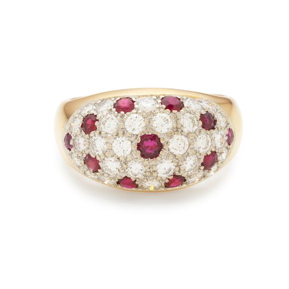 Bonhams Cornette de Saint Cyr : RUBY AND DIAMOND RING BAGUE RUBIS ET DIAMANTS