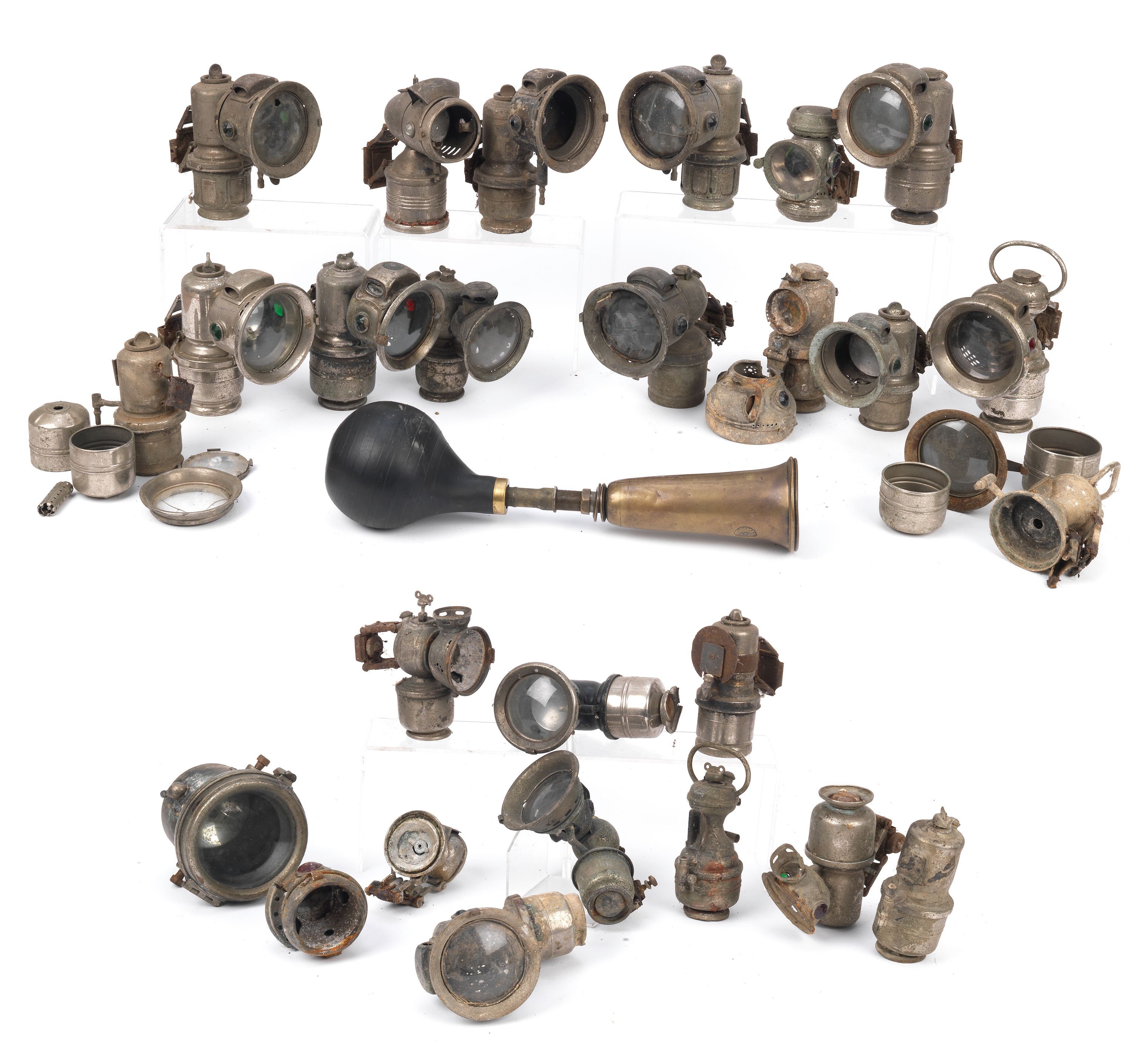 Bonhams Cars : A 1920s Desmo bulb horn, an acetylene motorcycle lamp ...