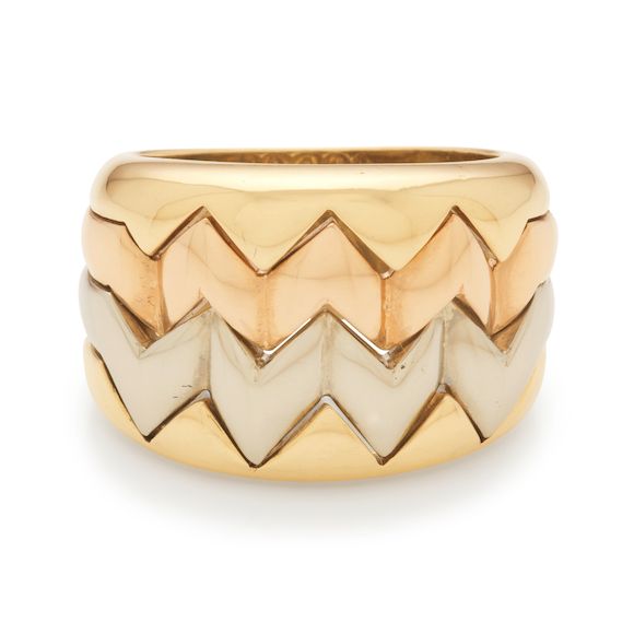 Bonhams Cornette de Saint Cyr : GOLD RING BAGUE TROIS ORS