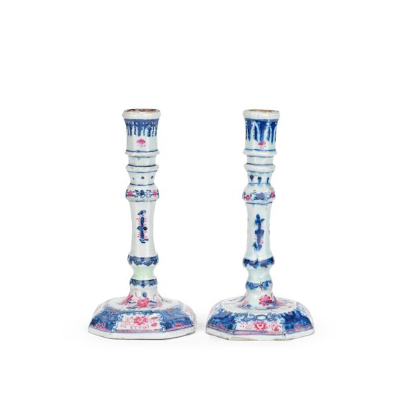 Bonhams : A PAIR OF PUCE-ENAMELLED BLUE AND WHITE EXPORT CANDLE STICKS ...