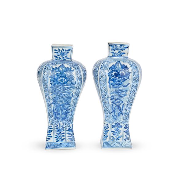 Bonhams : A PAIR OF BLUE AND WHITE SQUARE-SECTION VASES Kangxi (2)