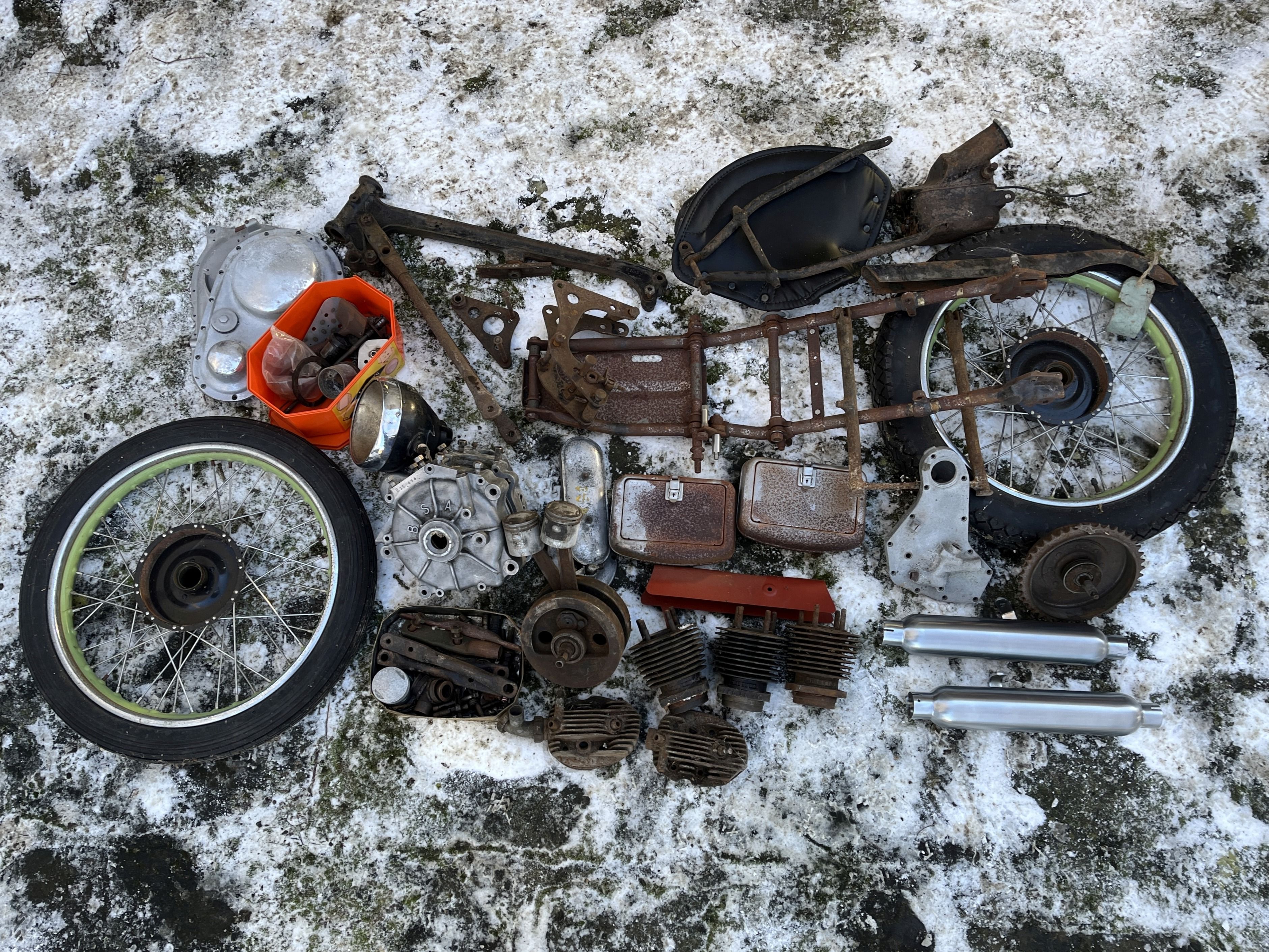 Bonhams Cars : A BSA E15 twin-cylinder project ((Qty))