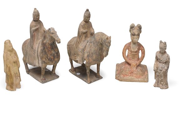 Bonhams : A PAIR OF POTTERY MODELS OF EQUESTRIAN WARRIORS, A POTTERY ...