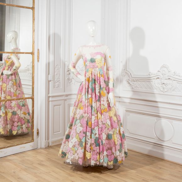 Bonhams Cornette de Saint Cyr : VALENTINO, collection Prêt à Porter, Resort 2013. Robe du soir ...