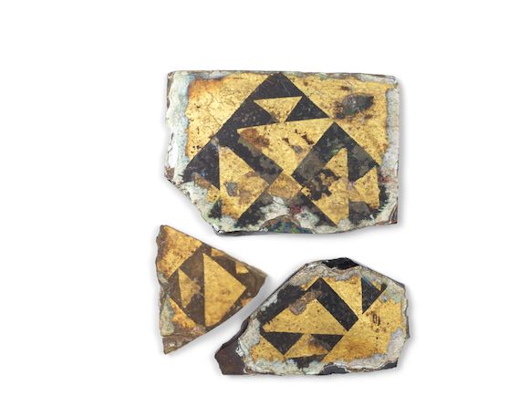 Bonhams : Three late Byzantine or early Islamic gold glass tile fragments 3