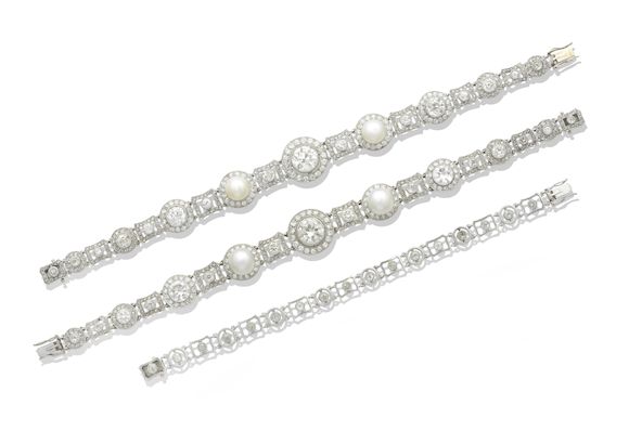 Bonhams : PEARL AND DIAMOND BRACELET/CHOKER COMBINATION, CIRCA 1925 (3)