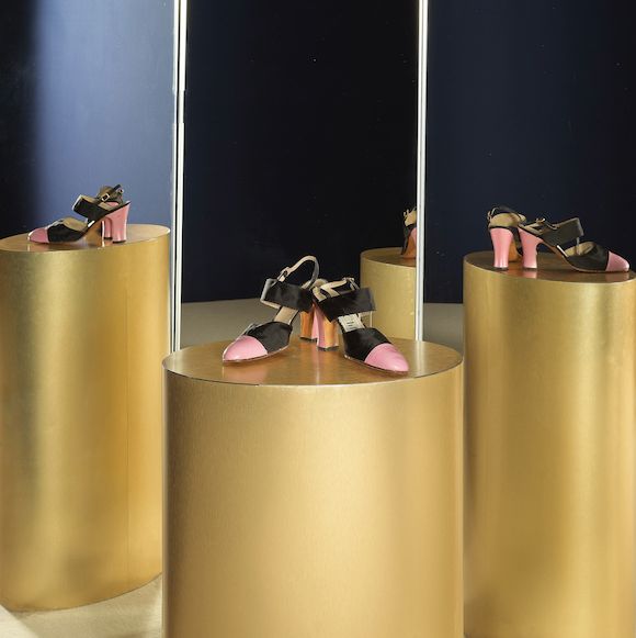 Bonhams Cornette de Saint Cyr : CHLOE, circa 1970. Escarpins en satin ...