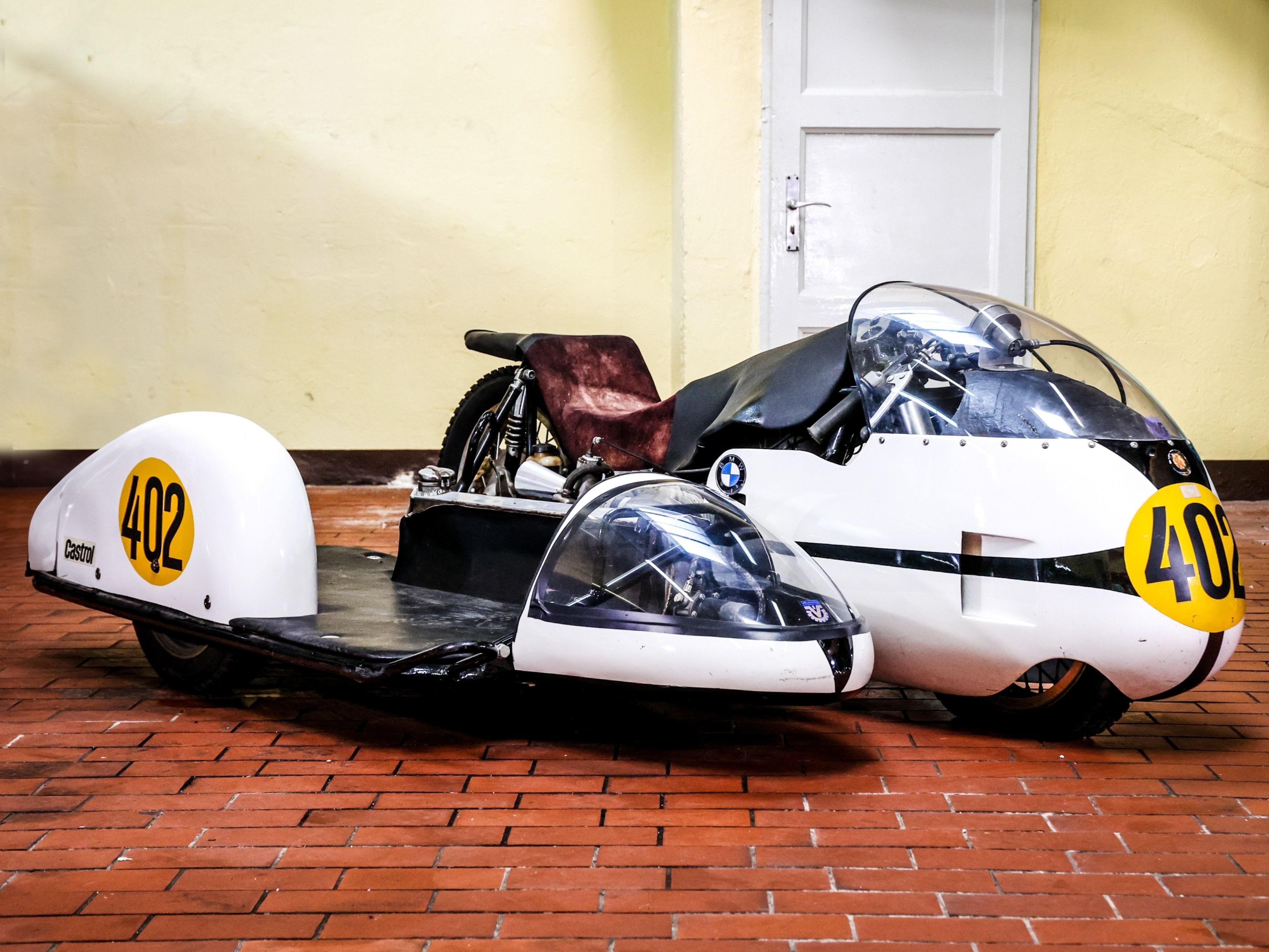 Bonhams Cars : c.1965 BMW 500cc RS54 'Kneeler' Racing Motorcycle ...