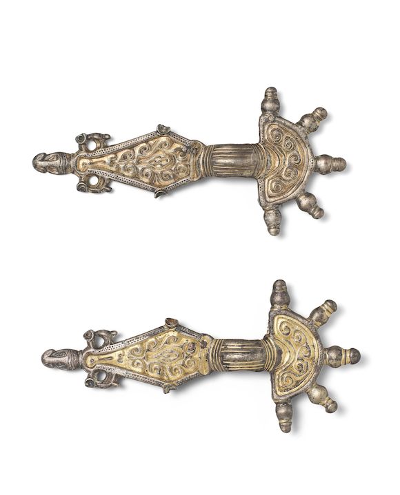 Bonhams : A pair of Ostrogothic gilt silver digitated fibulae 2