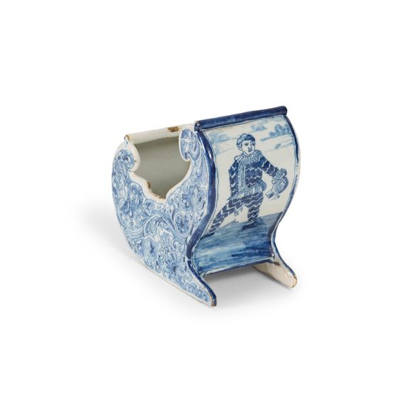 Bonhams Cornette de Saint Cyr : Repose-pipe en faience de Delft sous ...