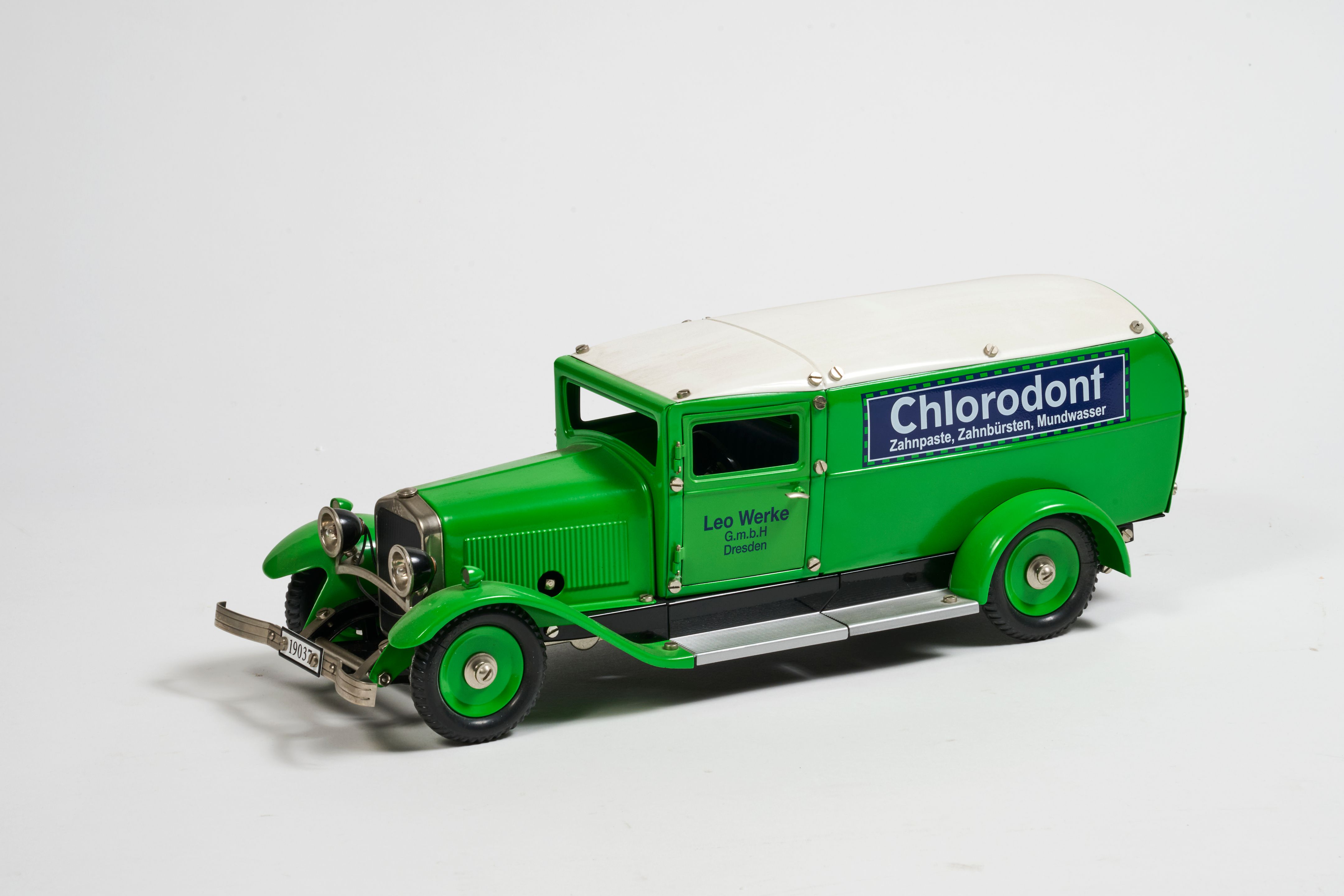 Bonhams Cars : MARKLIN Van "Chlorodont" - 19037