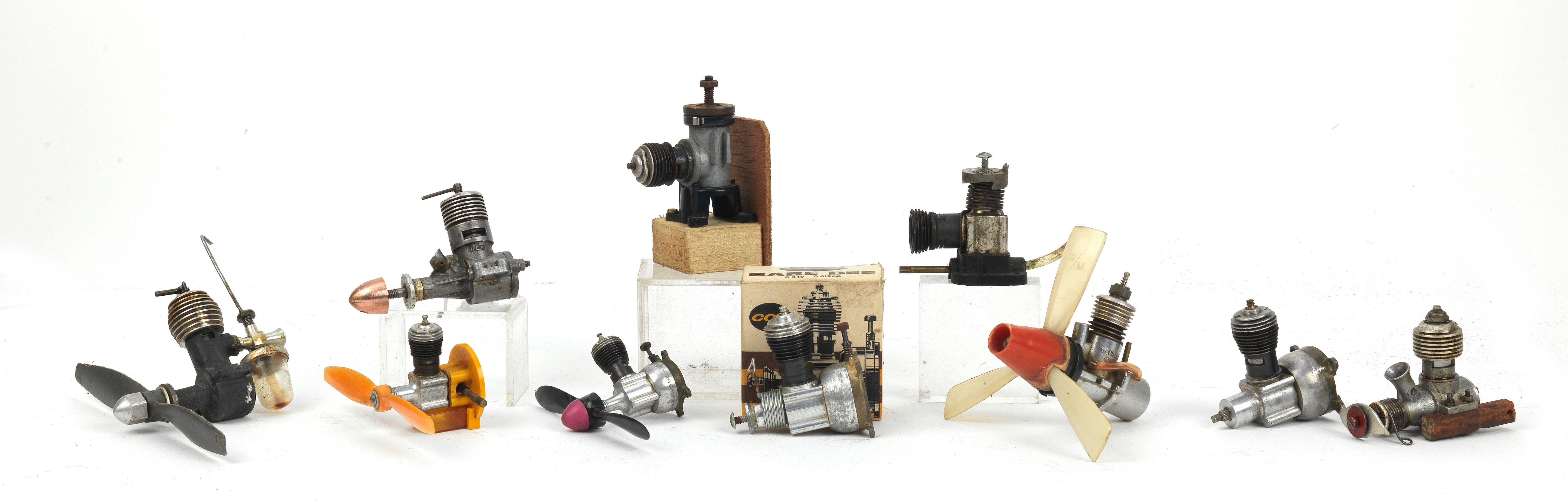 Bonhams Cars : Ten small scale model aircraft petrol engines, ((10))