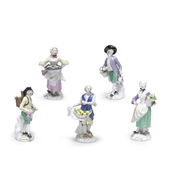 Bonhams Cornette de Saint Cyr : Groupe de vendeurs en porcelaine de ...