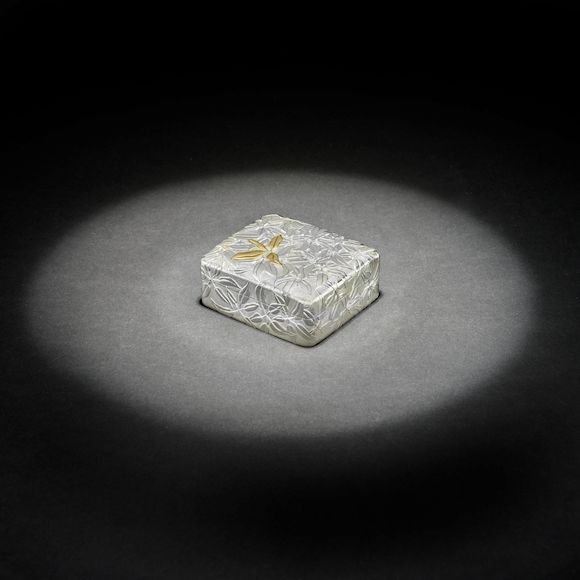 Bonhams : Angus McFadyen A silver and inlaid gold 'Leaf' box Edinburgh ...