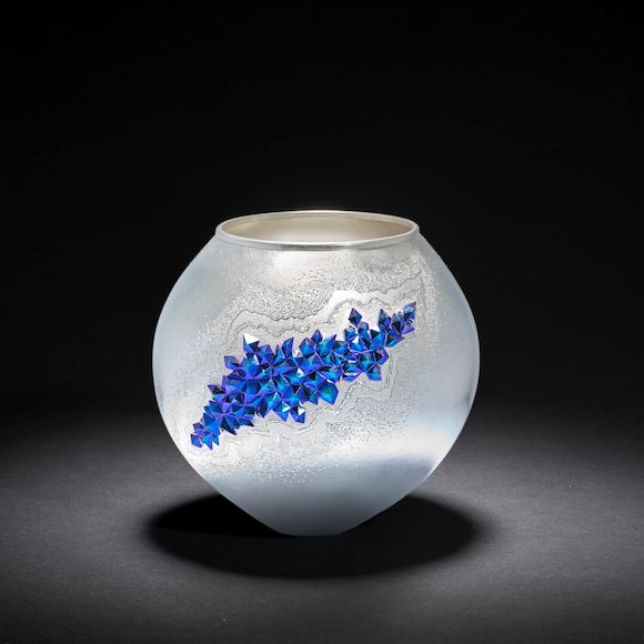 Bonhams : Alice Fry A silver and niobium vase Sheffield 2025, stamped ...