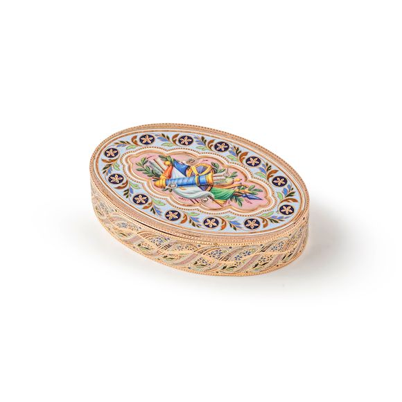 Bonhams Cornette de Saint Cyr : Tabatière en or bas titre et émail ...
