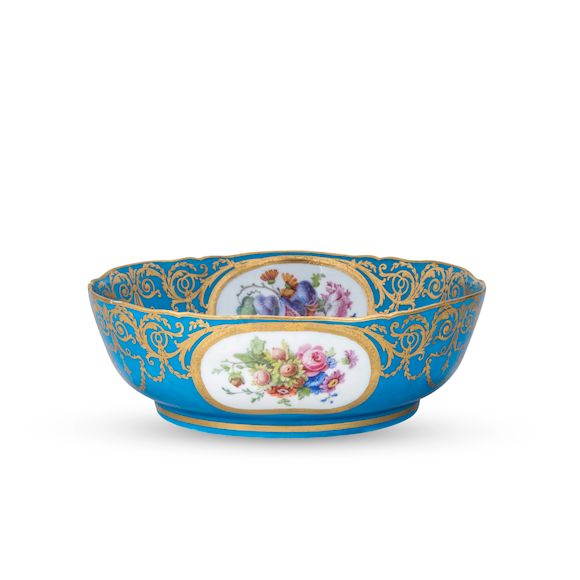 Bonhams : A Sèvres bleu-céleste ground large bowl (saladière), dated 1787