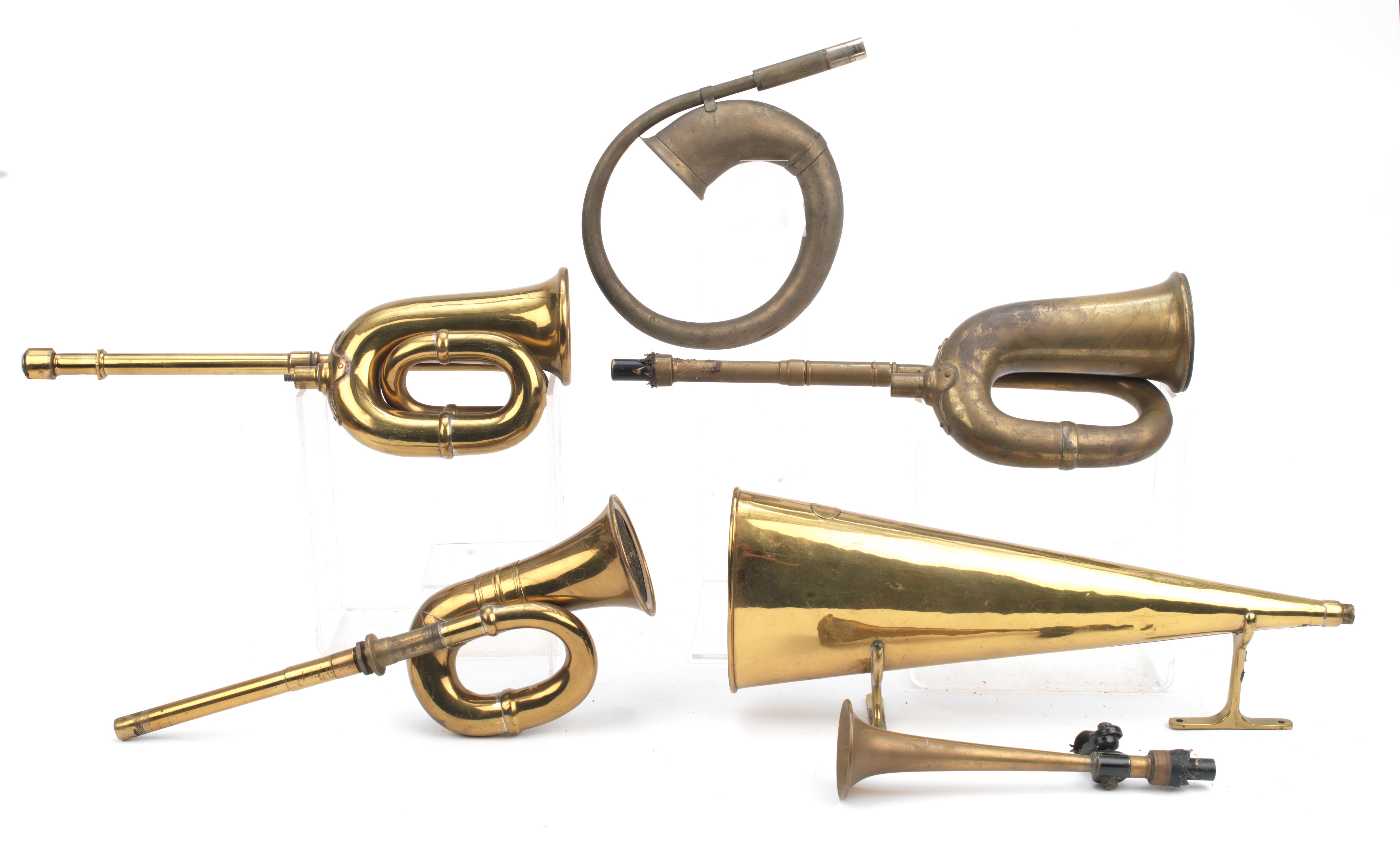 Bonhams Cars : Six assorted brass bulb horns, ((6))
