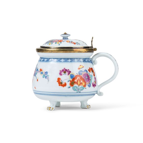Bonhams Cornette de Saint Cyr : Pot à crème couvert en porcelaine de ...